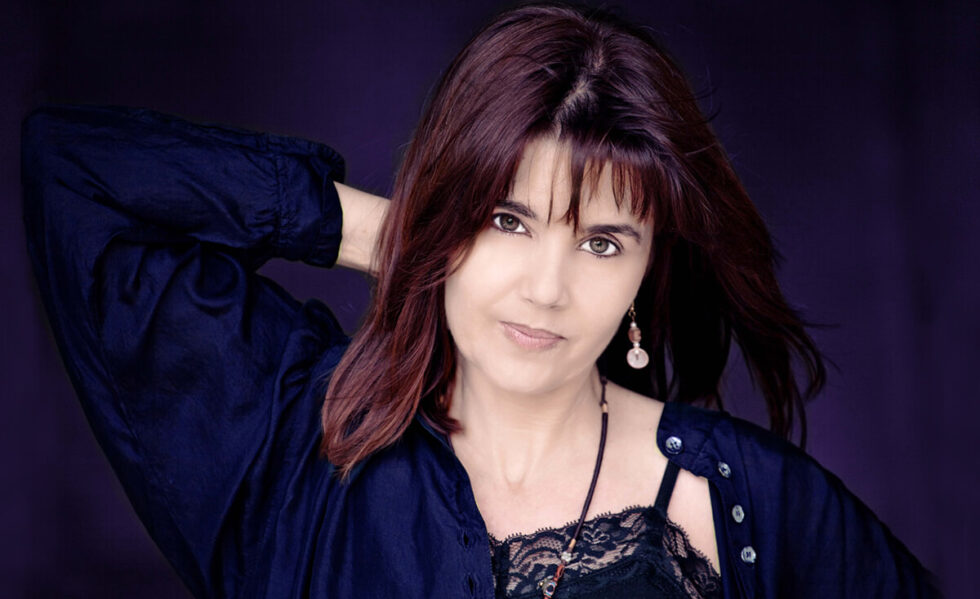 About Debra Lyn - Singer and Songwriter